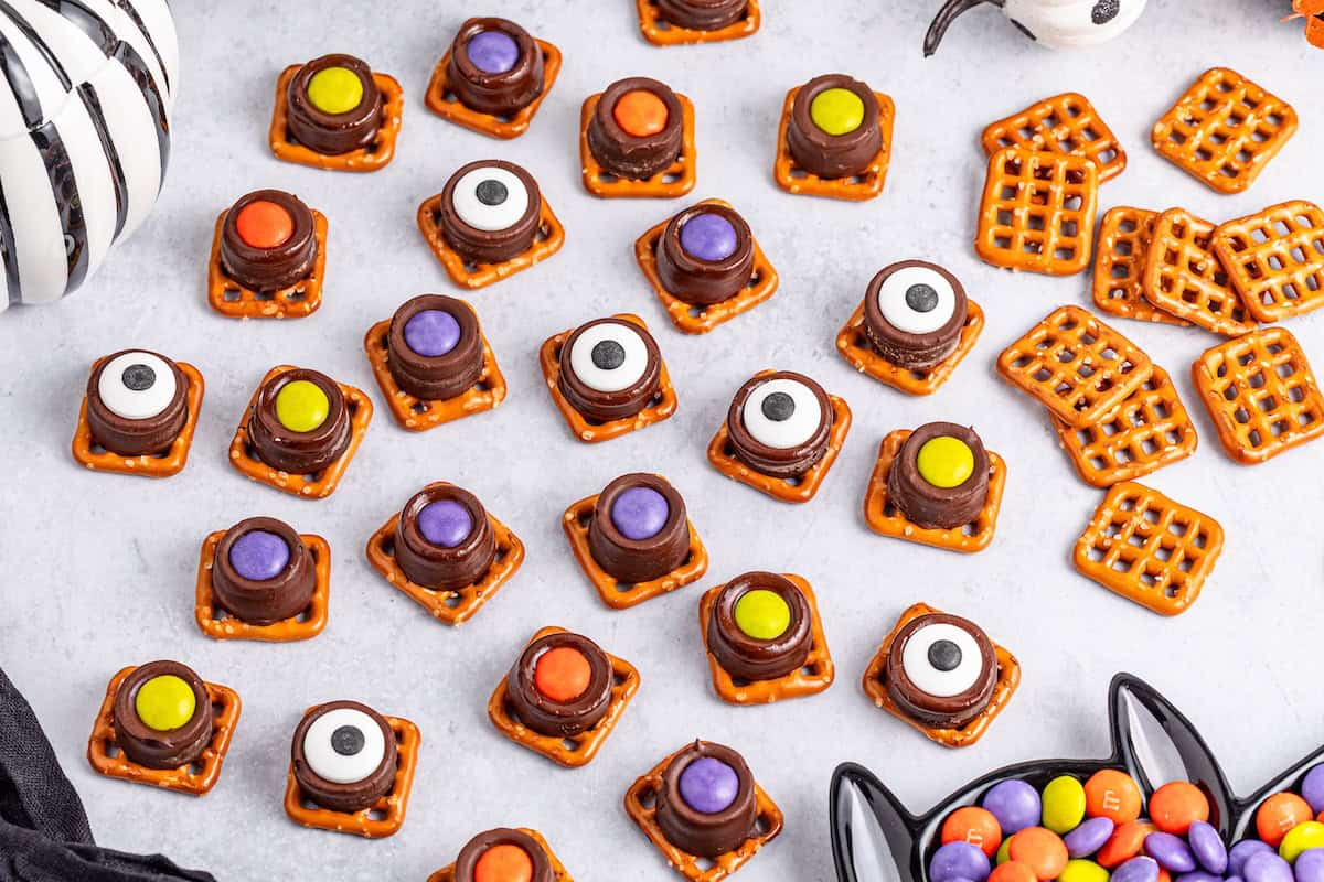 Easy Halloween Rolo Pretzels