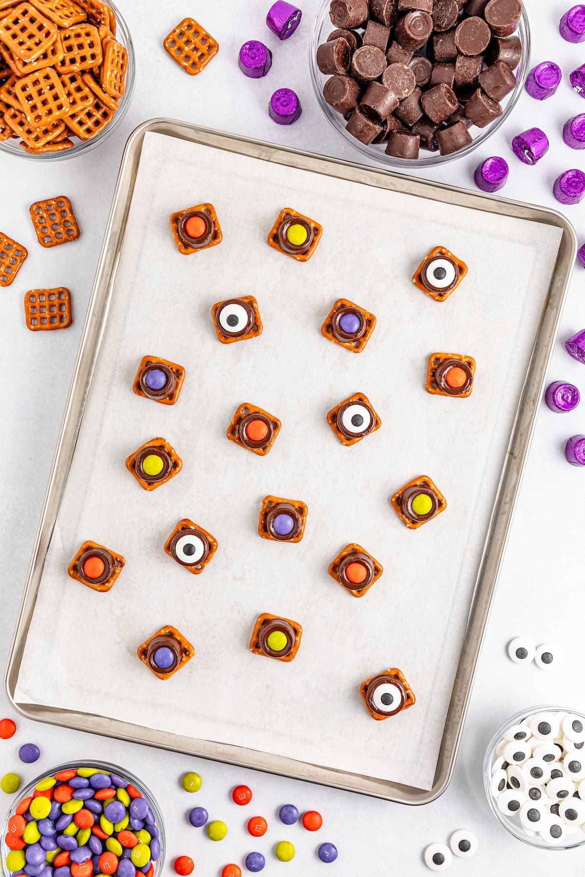Easy Halloween Rolo Pretzels
