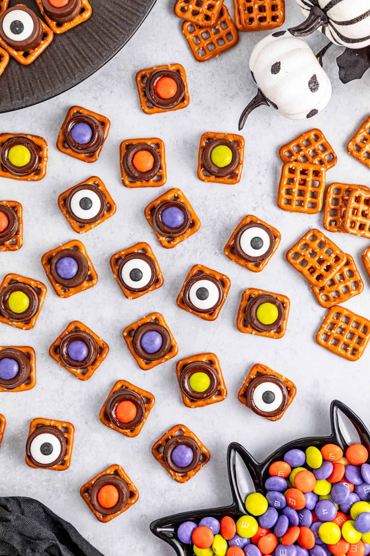 Easy Halloween Rolo Pretzels